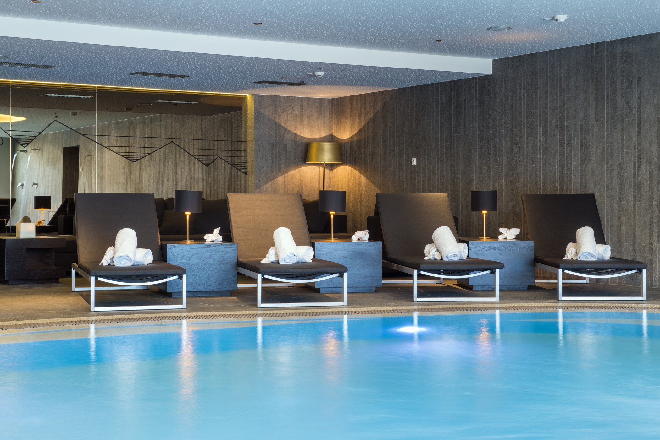 who3429po-144699-WET Pool Lounge – Run, Fit & Fun